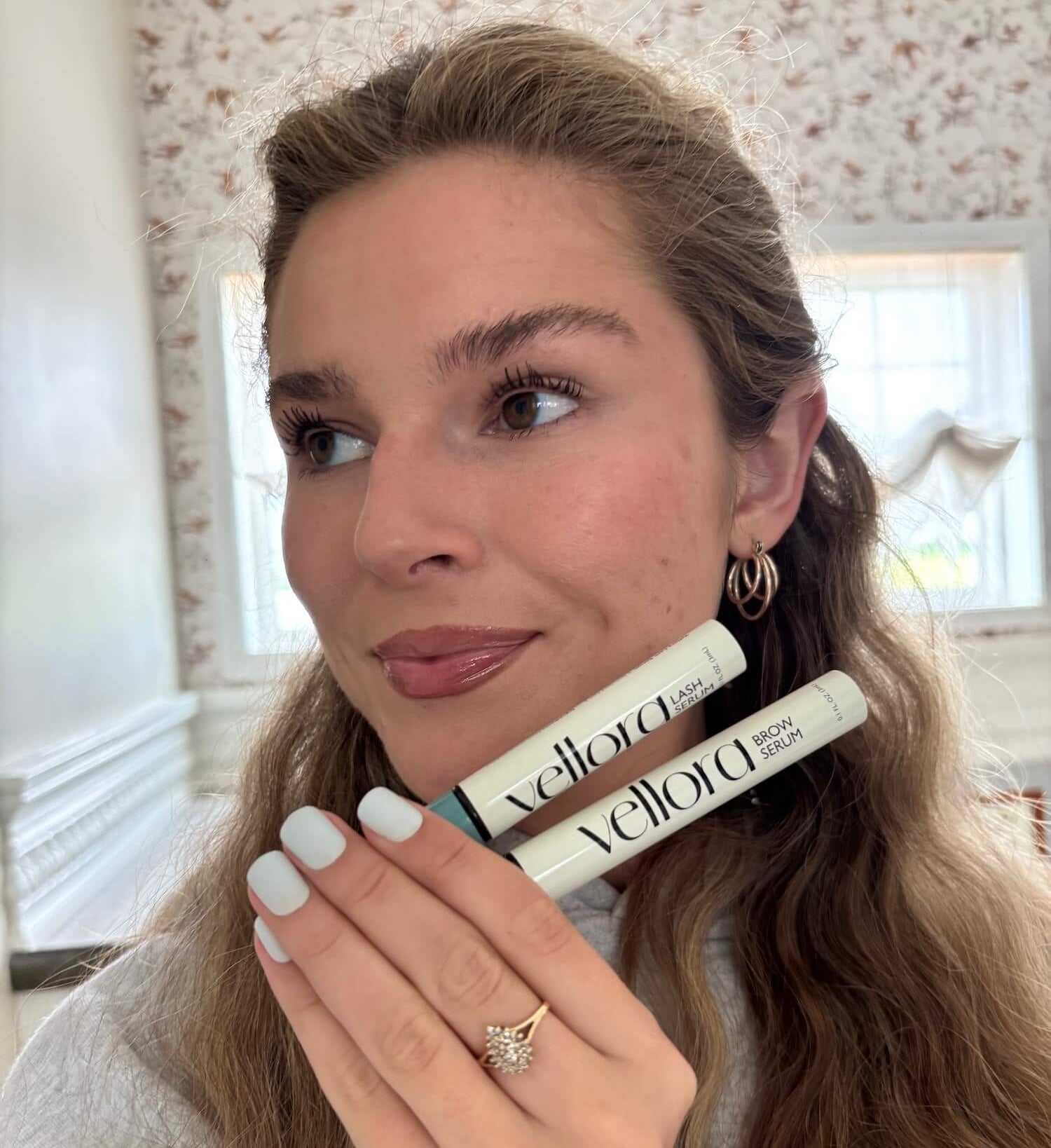 Why Does Eyelash Shedding Happen and How to Deal with It – Vellora